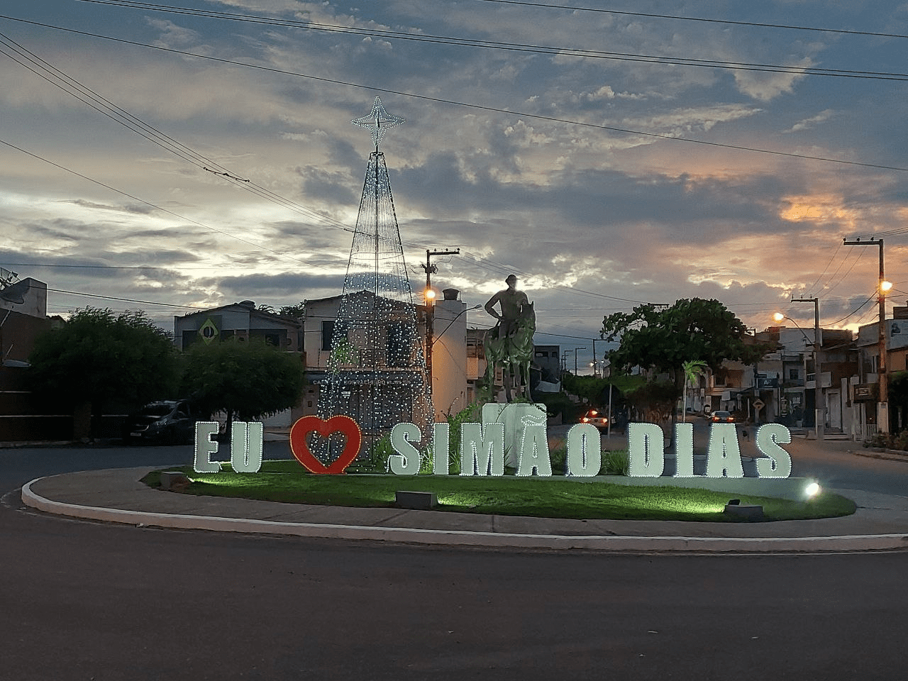 Ruas de Simão Dias ficam desertas no primeiro dia de 2023 - SDCEV